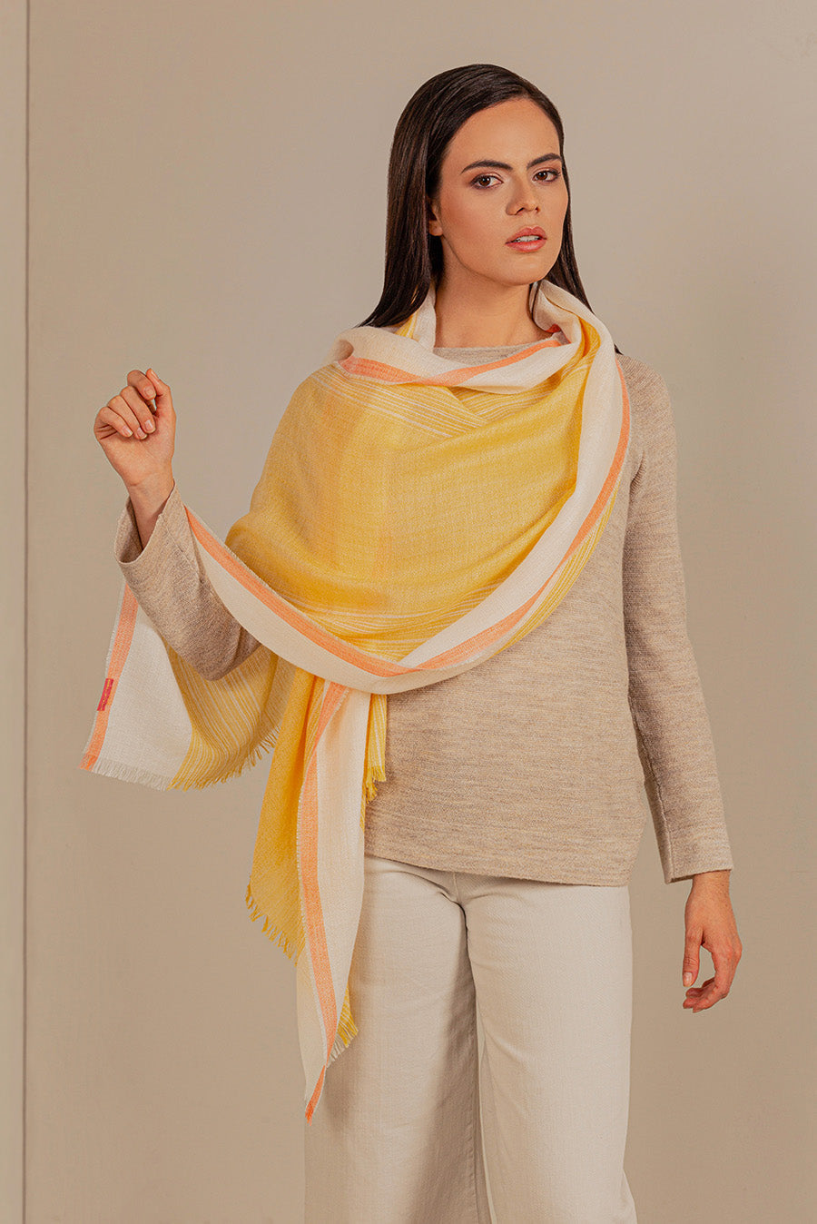 Estola Ufana De Baby Alpaca Color Amarillo